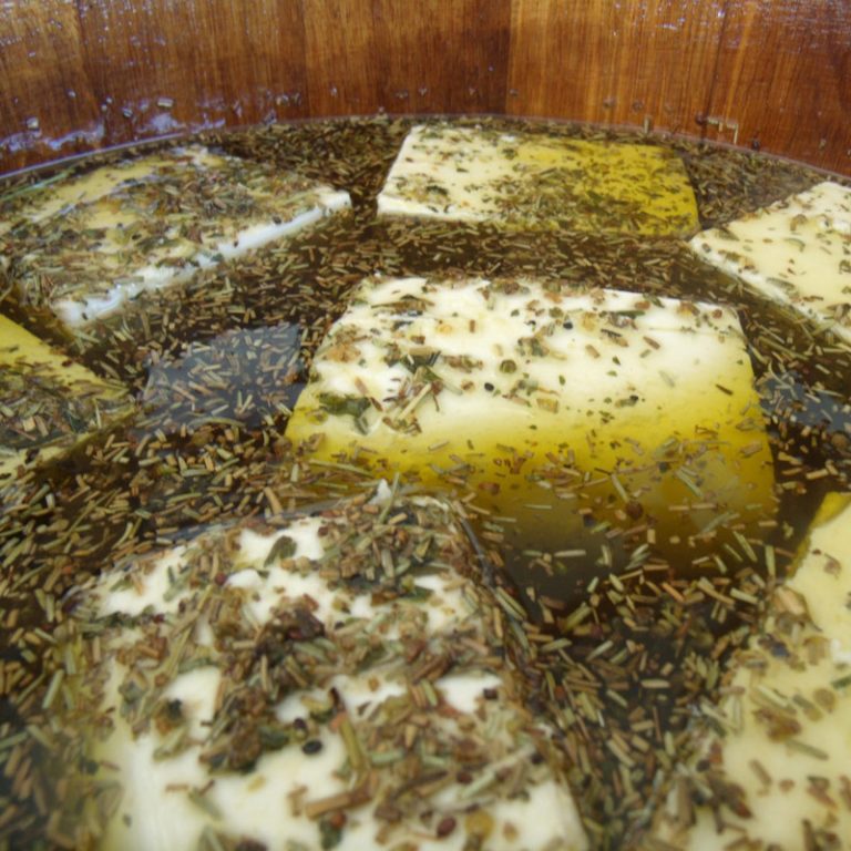 Fromage crétoise L'amuse-bouche du Midi sur les marchés de La Manche